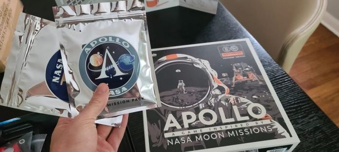 We now have an official NASA board game, based on actual moon missions ...